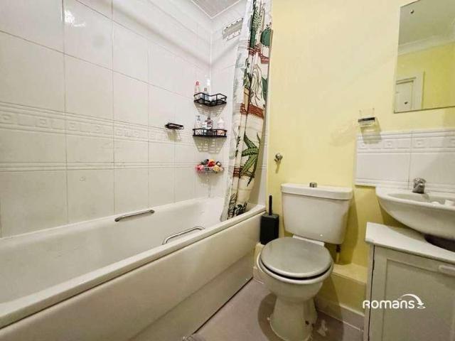 2 bed flat for sale
