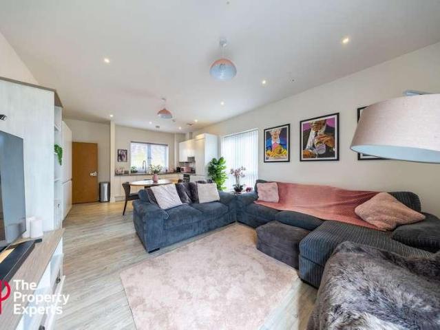 2 bed flat for sale