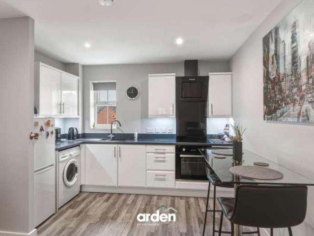 2 bed flat for sale