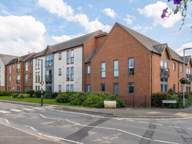 2 bed flat for sale