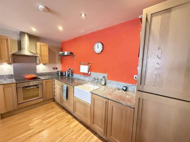 2 bed flat for sale