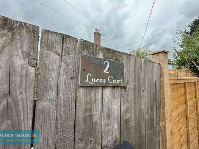 2 bed flat for sale