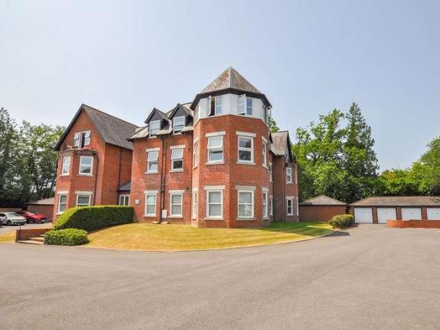2 bed flat for sale