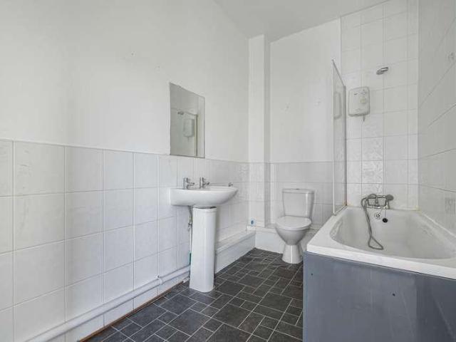 2 bed flat for sale