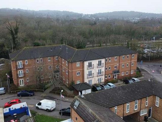 2 bed flat for sale