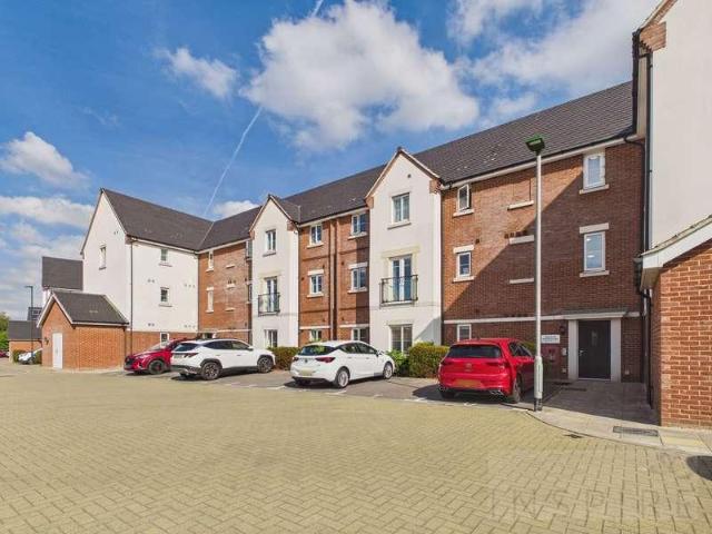 2 bed flat for sale