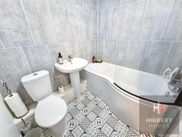2 bed flat for sale