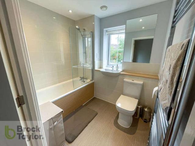2 bed flat for sale