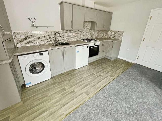 2 bed flat for sale