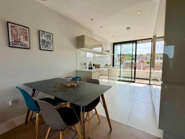 2 bed flat for sale