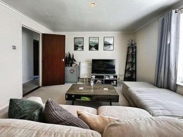 2 bed flat for sale