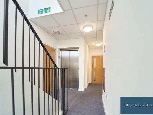 2 bed flat for sale