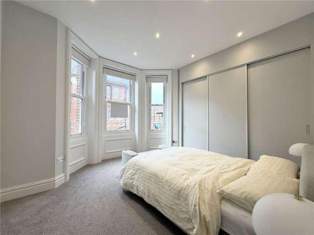 2 bed flat for sale