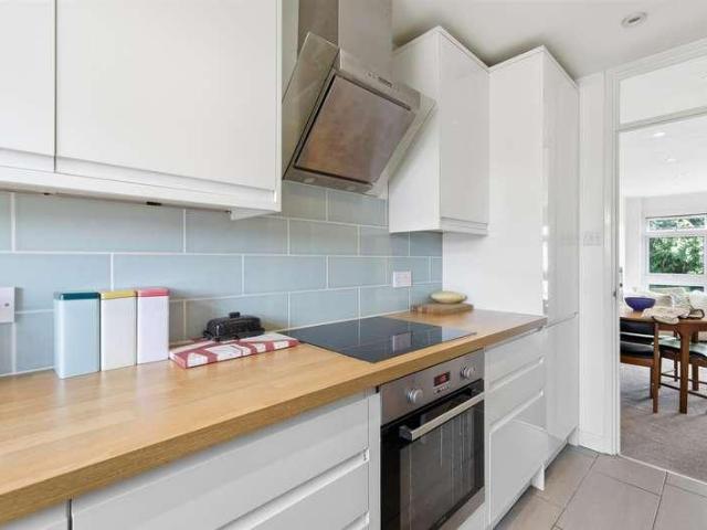 2 bed flat for sale