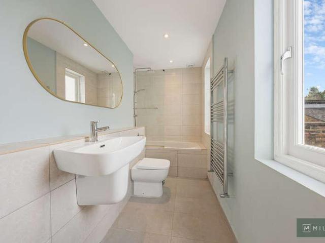2 bed flat for sale