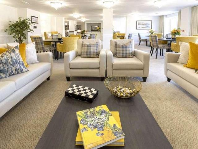 2 bed flat for sale