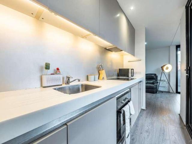 2 bed flat for sale