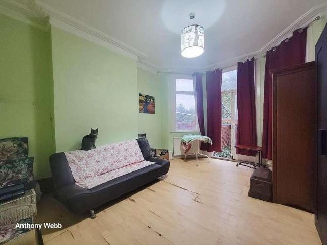 2 bed flat for sale