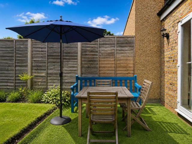 2 bed flat for sale