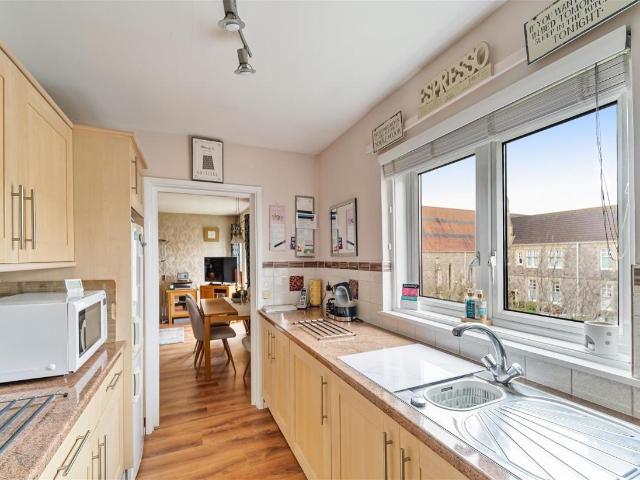 2 bed flat for sale