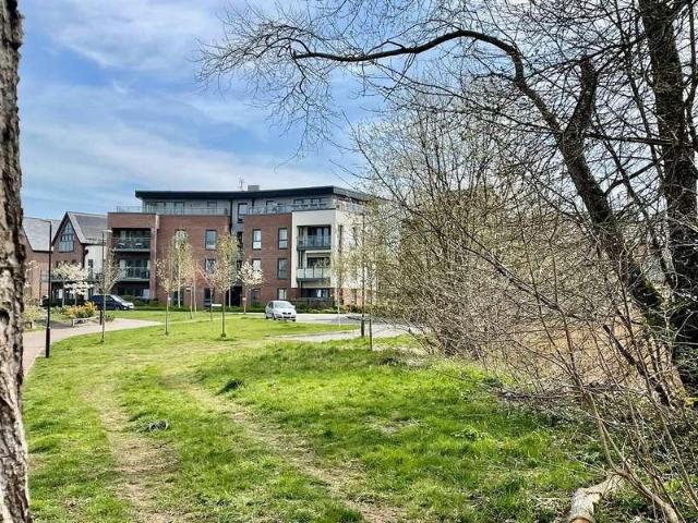 2 bed flat for sale