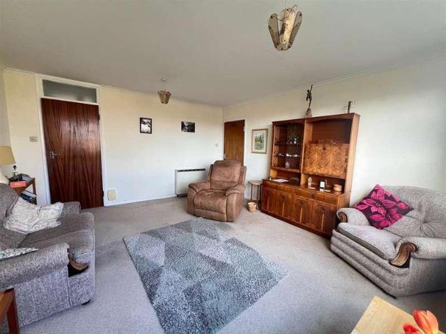 2 bed flat for sale