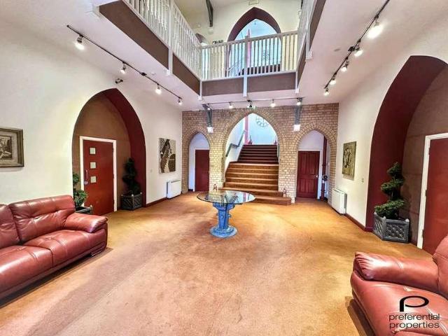2 bed flat for sale