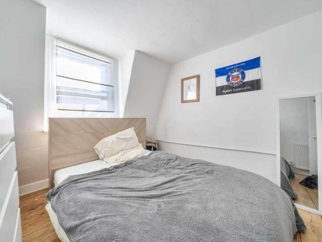 2 bed flat for sale