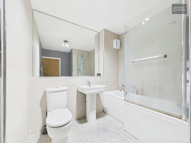 2 bed flat for sale