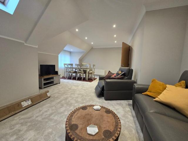 2 bed flat for sale