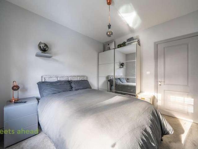 2 bed flat for sale