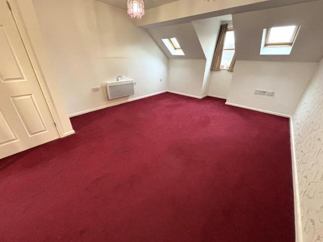 2 bed flat for sale