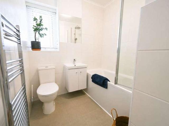 2 bed flat for sale