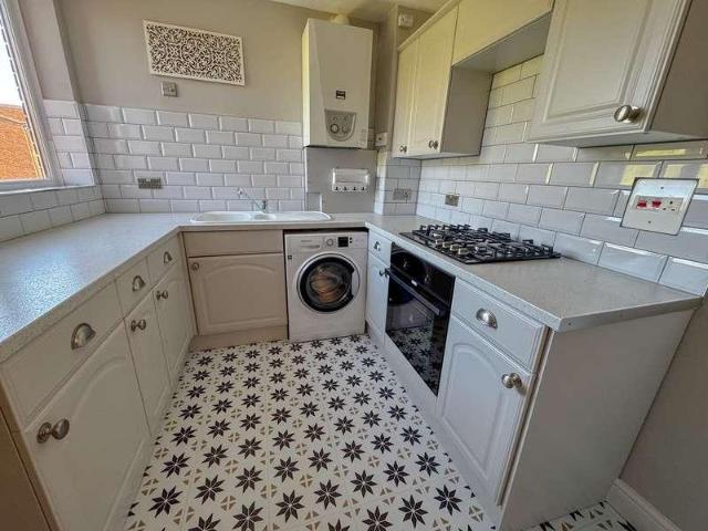 2 bed flat for sale