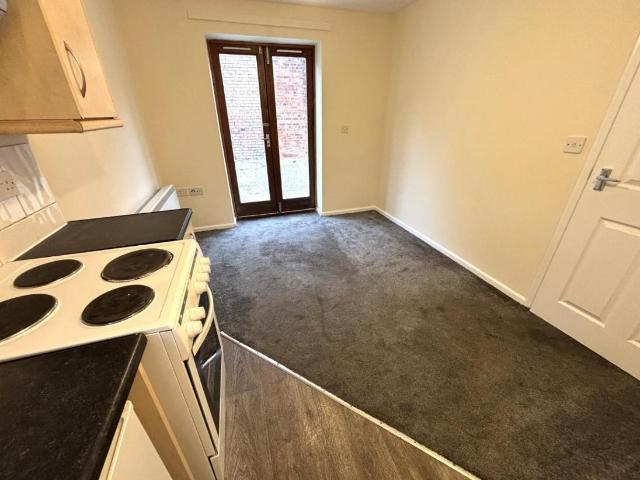 2 bed flat for sale