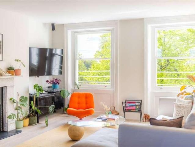 2 bed flat for sale