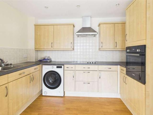 2 bed flat for sale