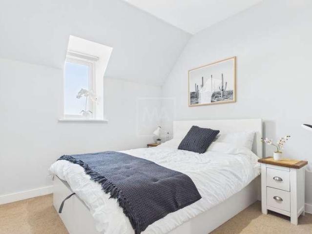 2 bed flat for sale