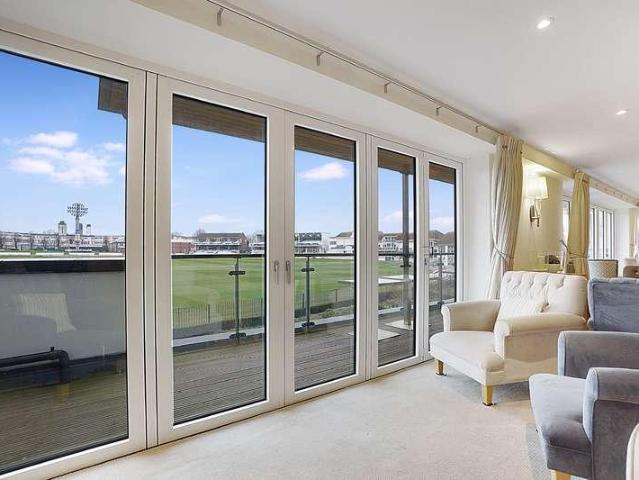 2 bed flat for sale