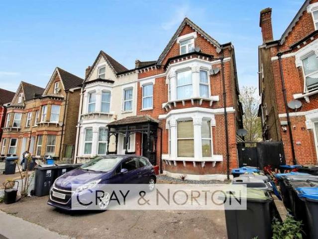 2 bed flat for sale