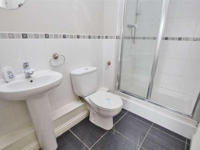 2 bed flat for sale