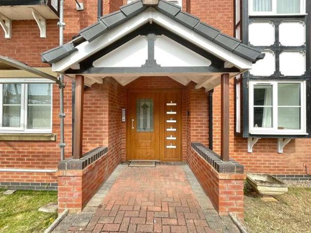 2 bed flat for sale