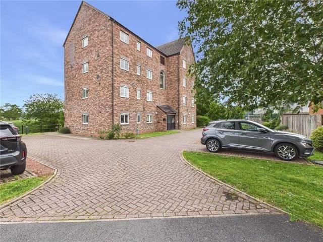 2 bed flat for sale