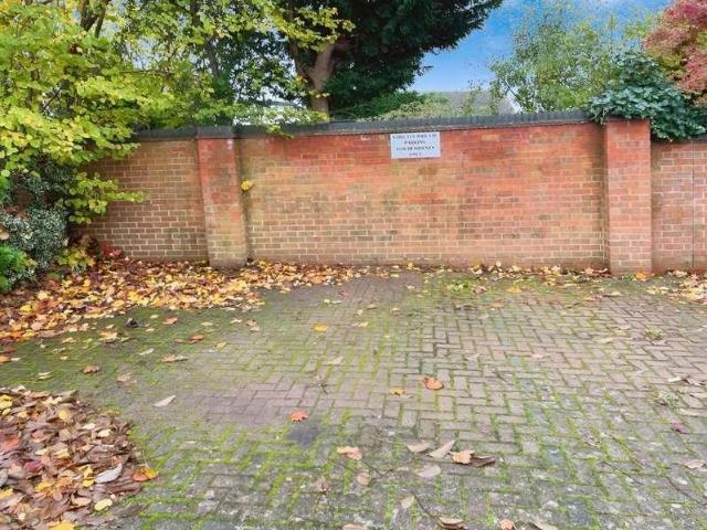2 bed flat for sale