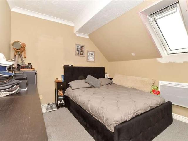 2 bed flat for sale