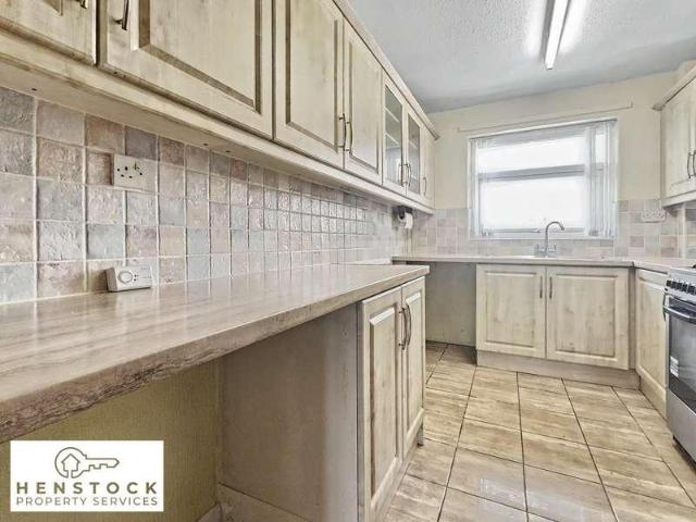 2 bed flat for sale