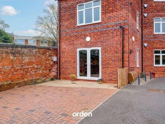 2 bed flat for sale