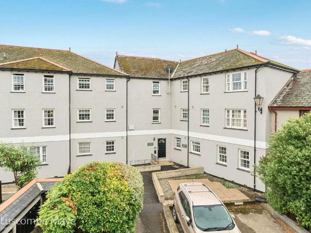 2 bed flat for sale
