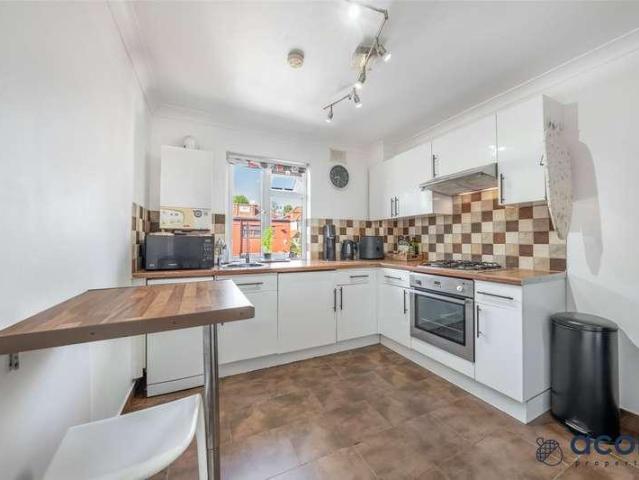 2 bed flat for sale
