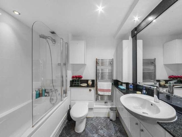 2 bed flat for sale